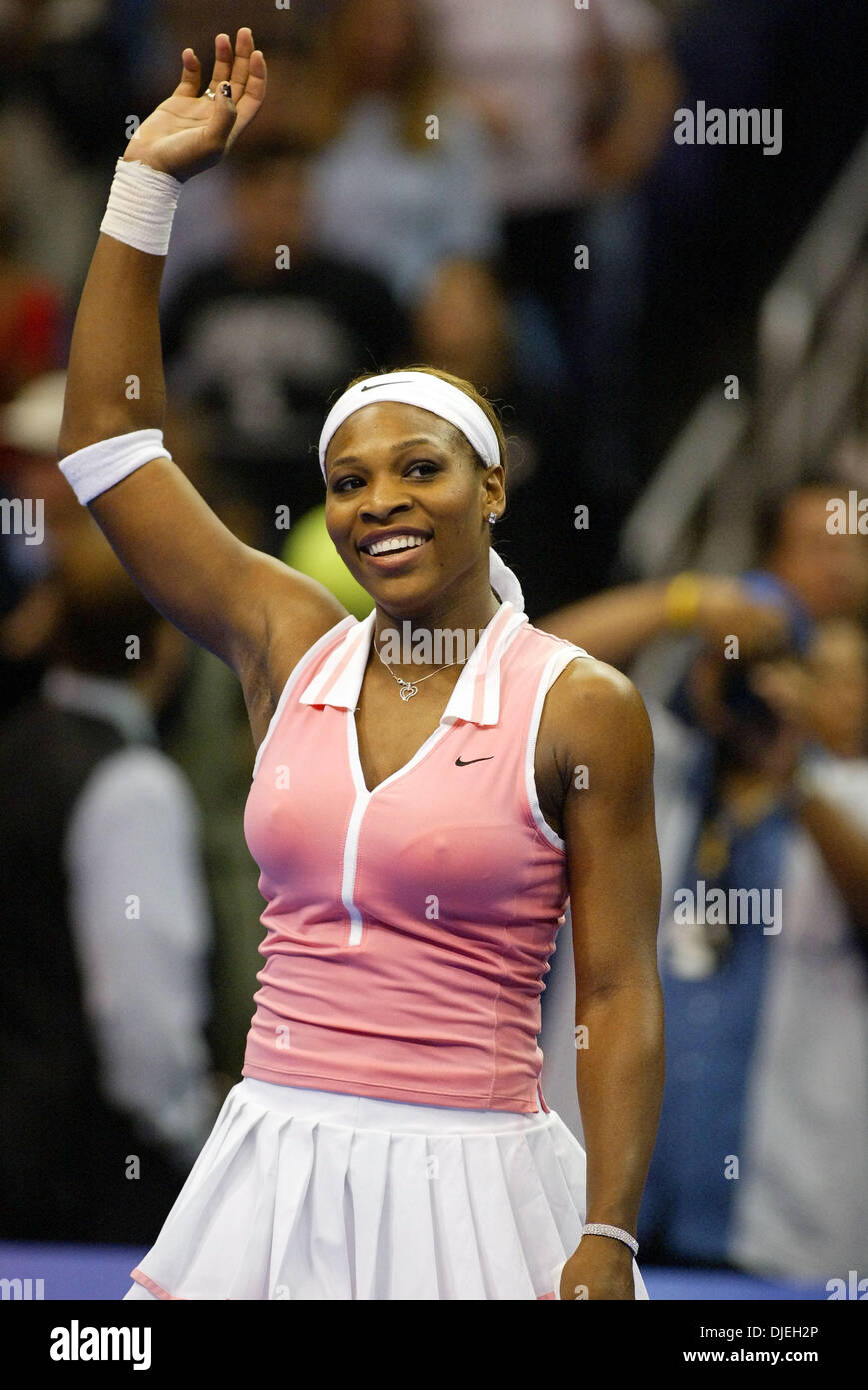 Serena williams waves to the crowd hi-res stock photography and images ...