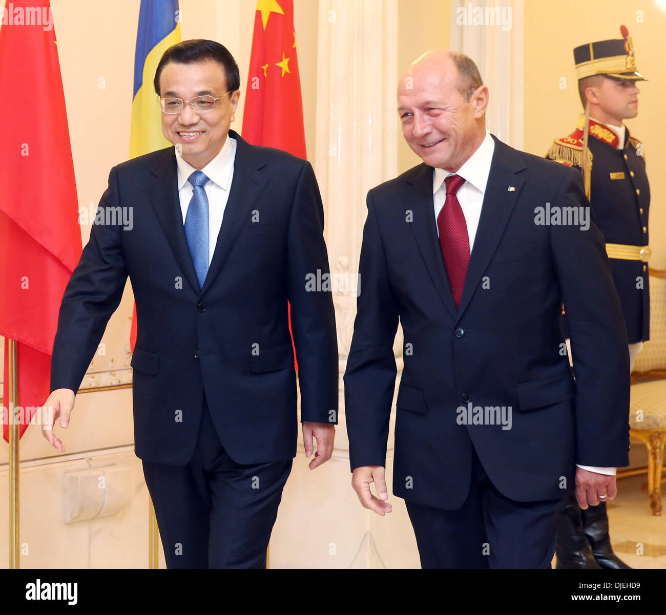 (131127) -- BUCHAREST , Nov. 27, 2013 (Xinhua) -- Chinese Premier Li ...