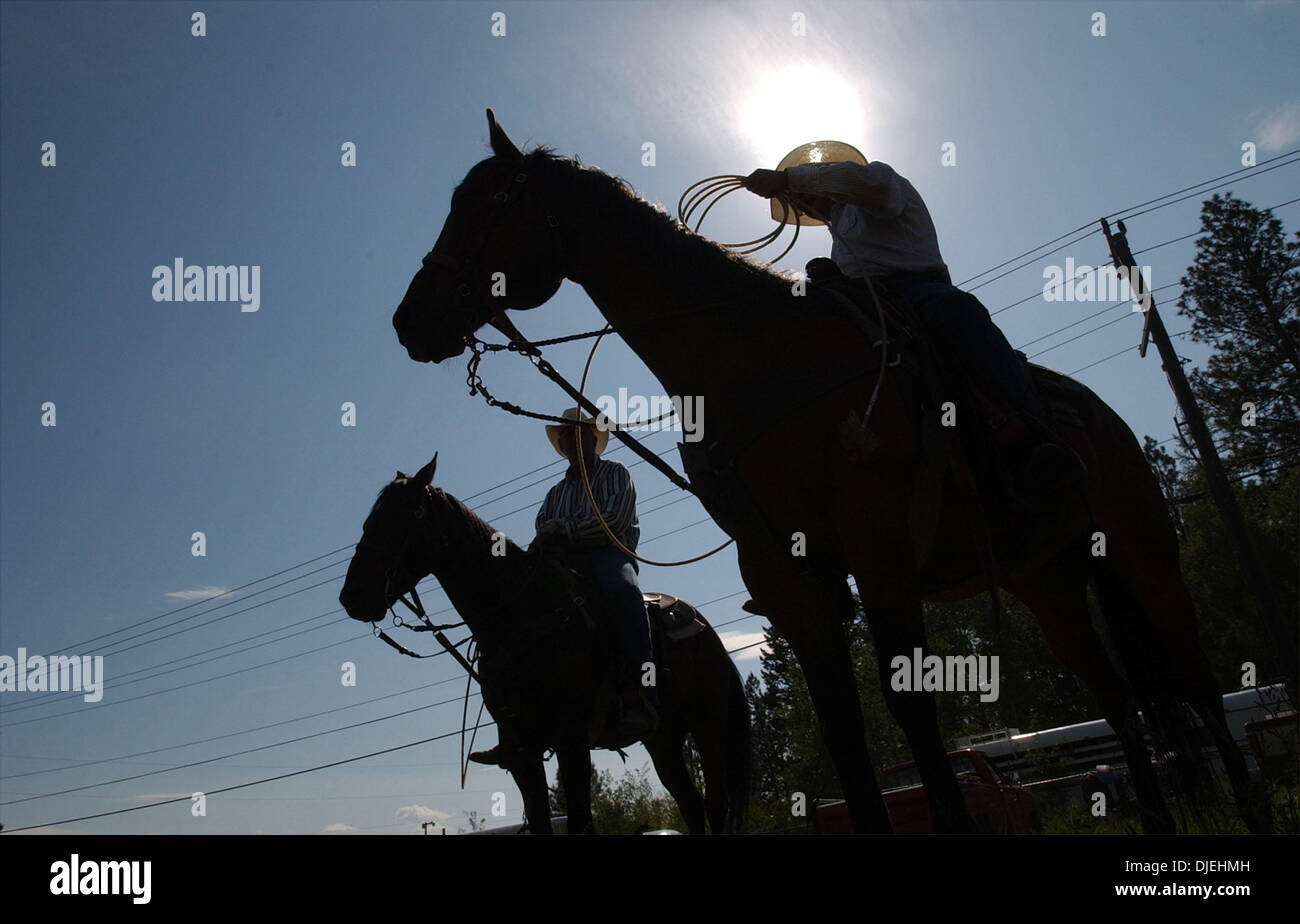 Cowgirls roping hi-res stock photography and images - Alamy