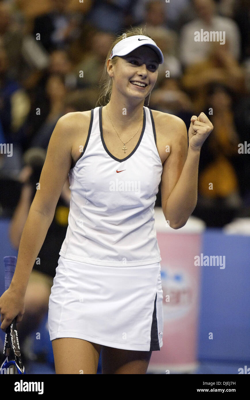 Nov 15, 2004; Los Angeles, CA, USA; MARIA SHARAPOVA celebrates her ...