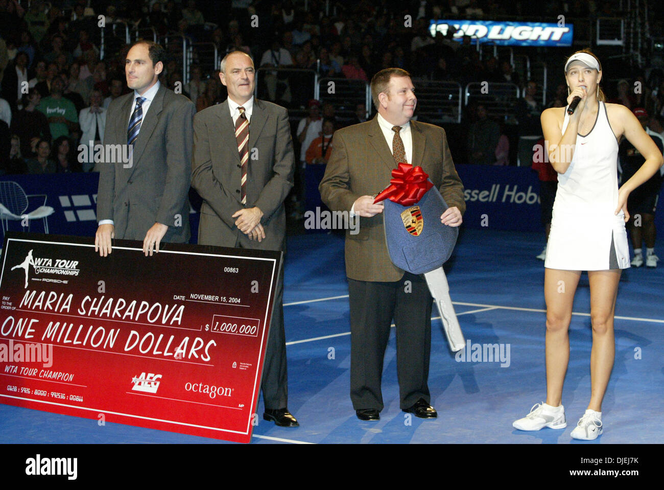 Nov 15, 2004; Los Angeles, CA, USA; MARIA SHARAPOVA is presented with a ...