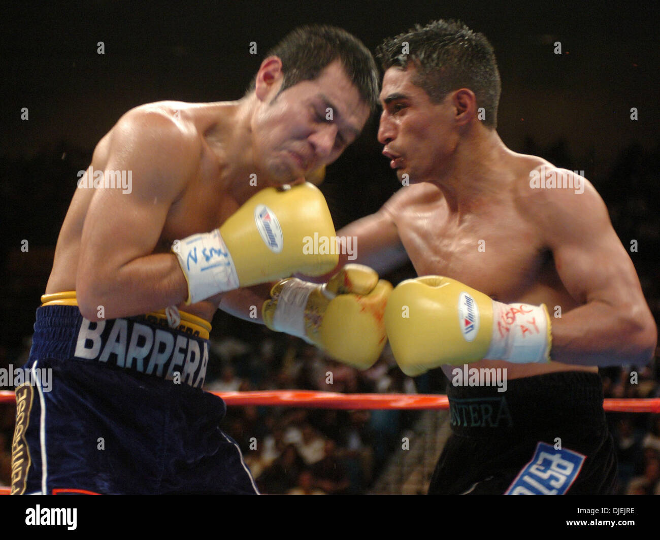 Nov 27, 2004; Las Vegas, NV, USA; Challenger MARCO ANTONIO BARRERA (L ...