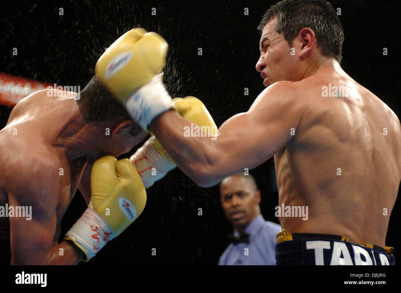 Marco antonio barrera erik morales hi-res stock photography and images ...