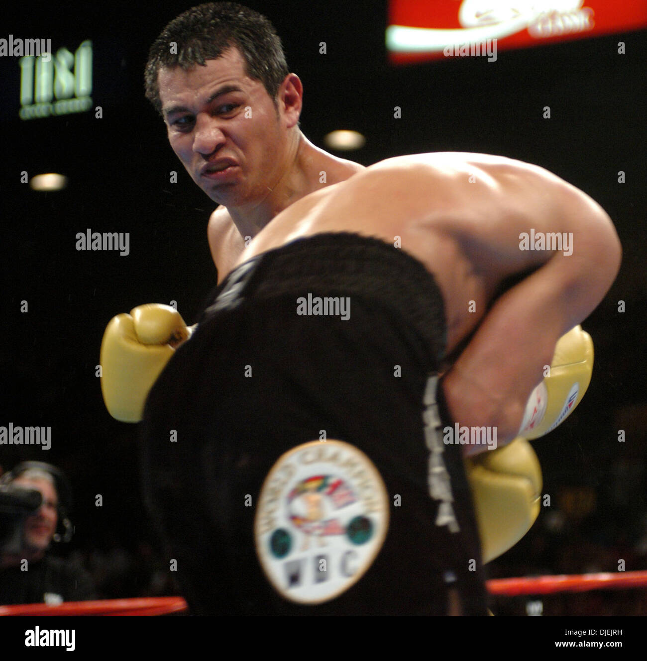 Marco antonio barrera erik morales hi-res stock photography and images ...