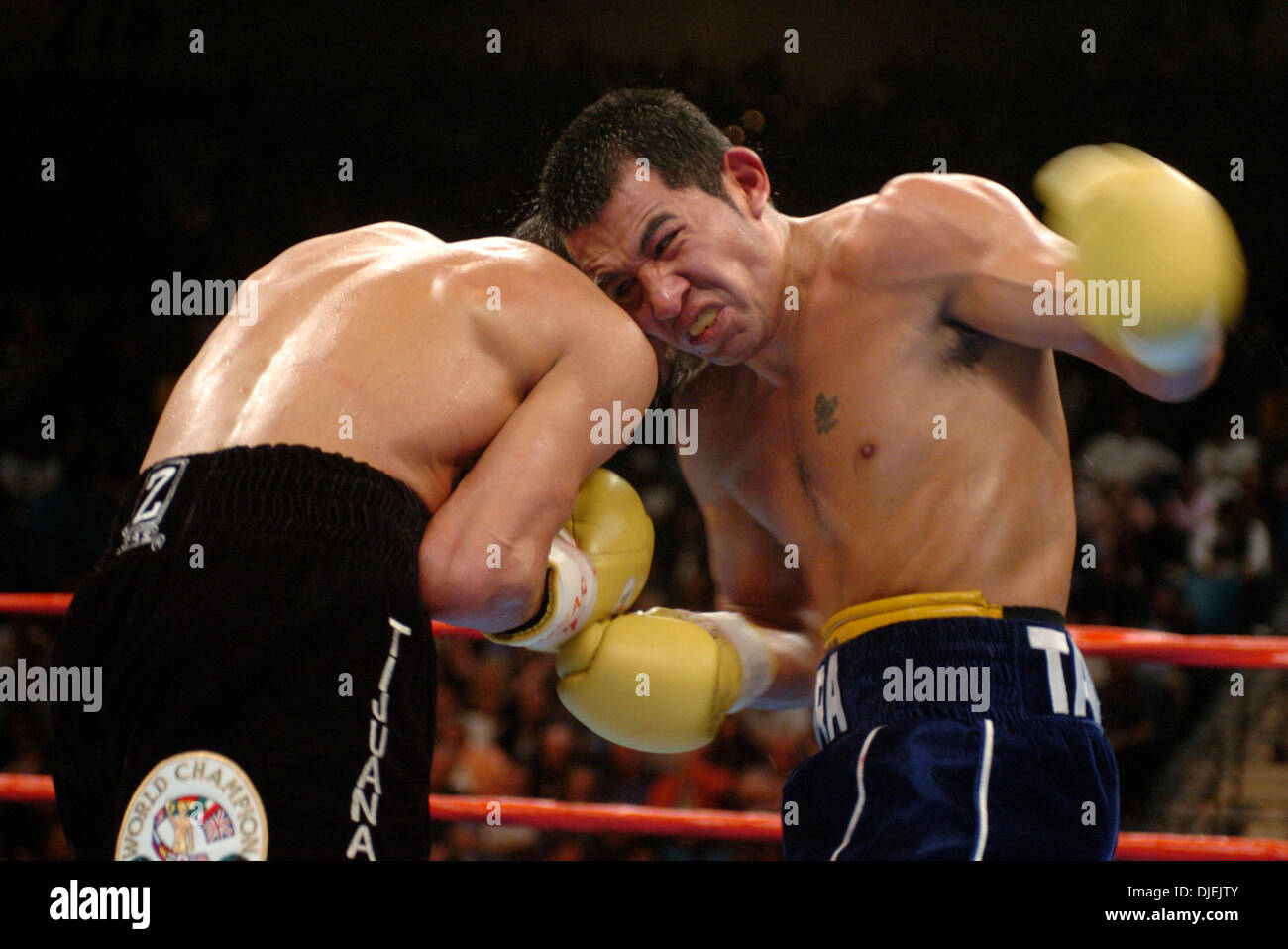 Marco antonio barrera erik morales hi-res stock photography and images ...