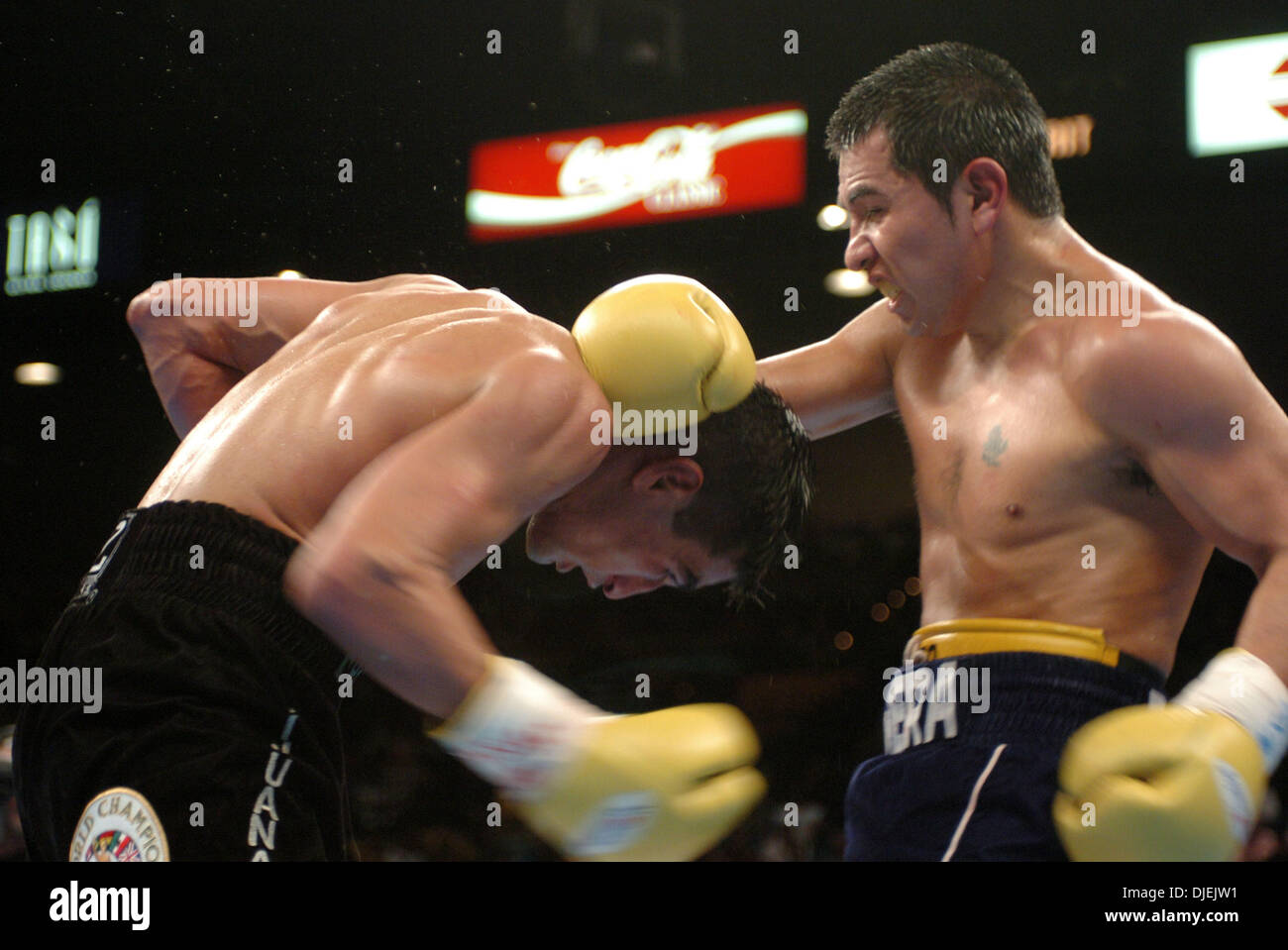 Marco antonio barrera erik morales hi-res stock photography and images ...