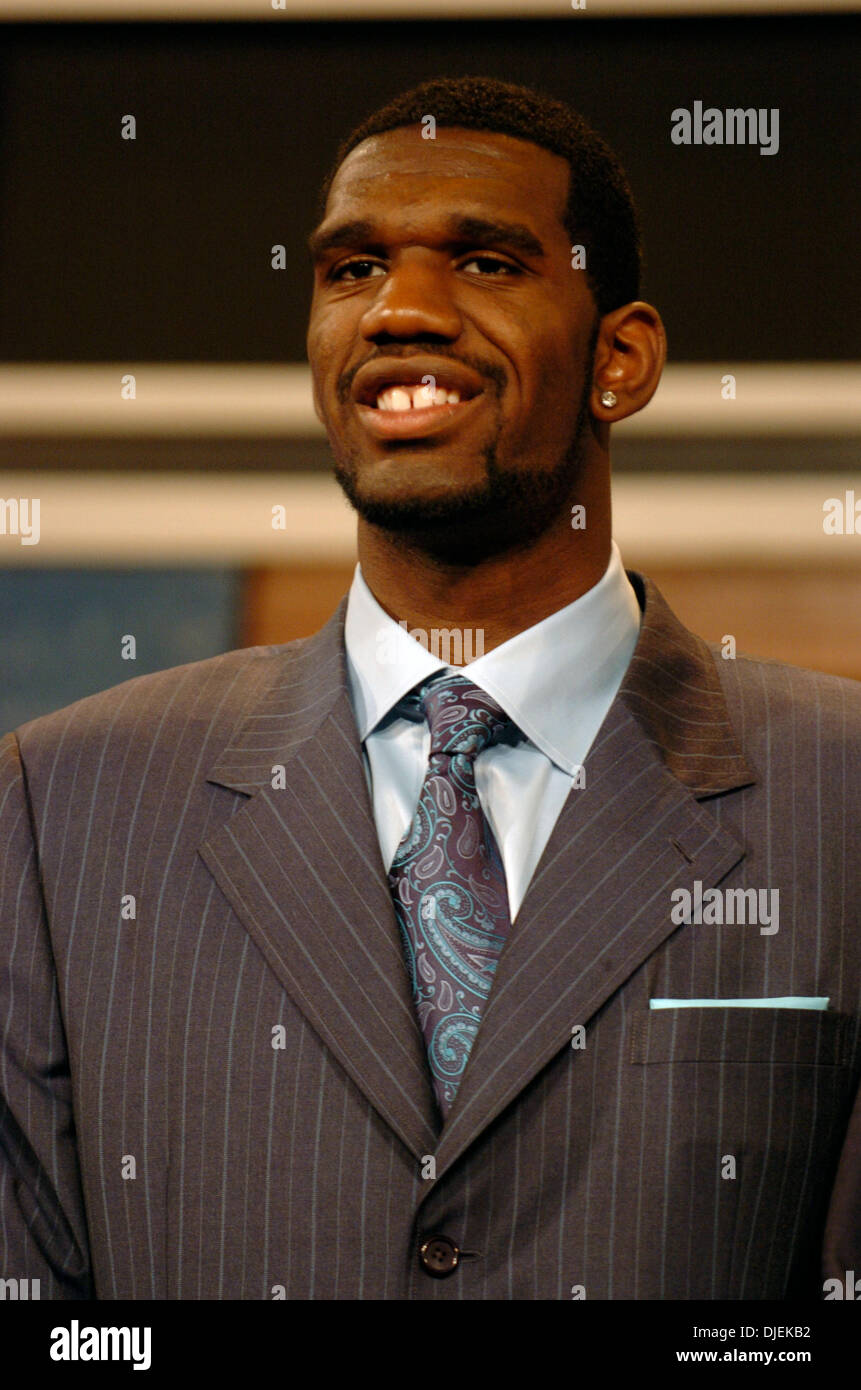 Sep 14, 2007 - Manhattan, NY, USA - 7-foot Basketball center GREG ODEN ...