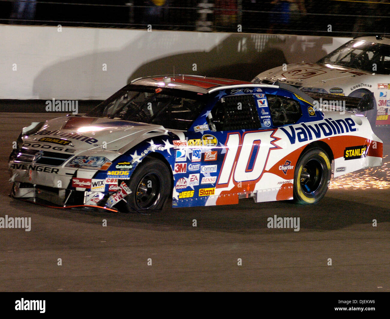 Drivers race around track hi-res stock photography and images - Alamy