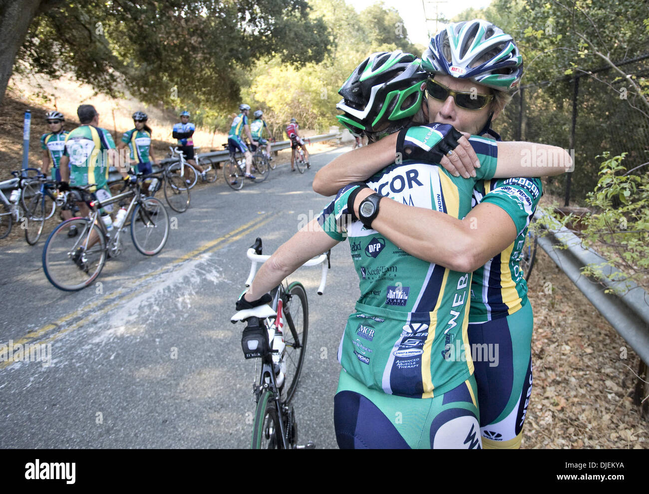 Met hugs hi-res stock photography and images - Alamy