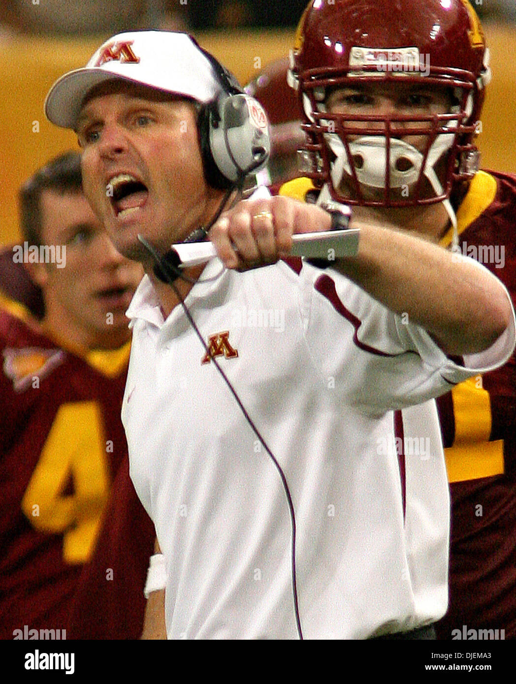 Um head football coach hi-res stock photography and images - Alamy