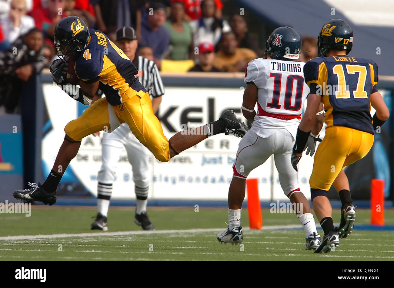California Golden Bear's Thomas DeCoud, #4, leaps to catch an ...
