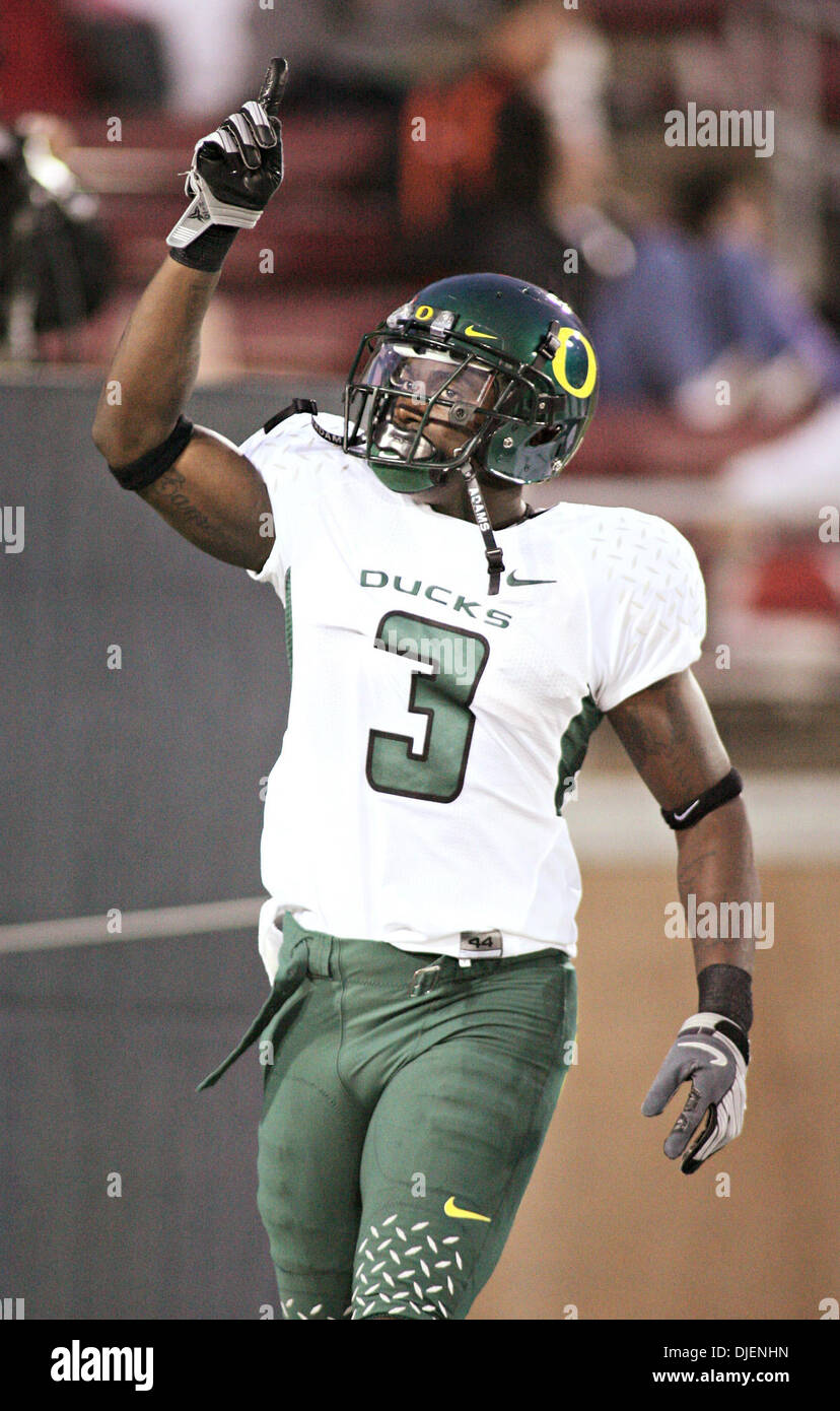 Oregon WR Cameron Colvin celebrates after making a catch and scoring a ...
