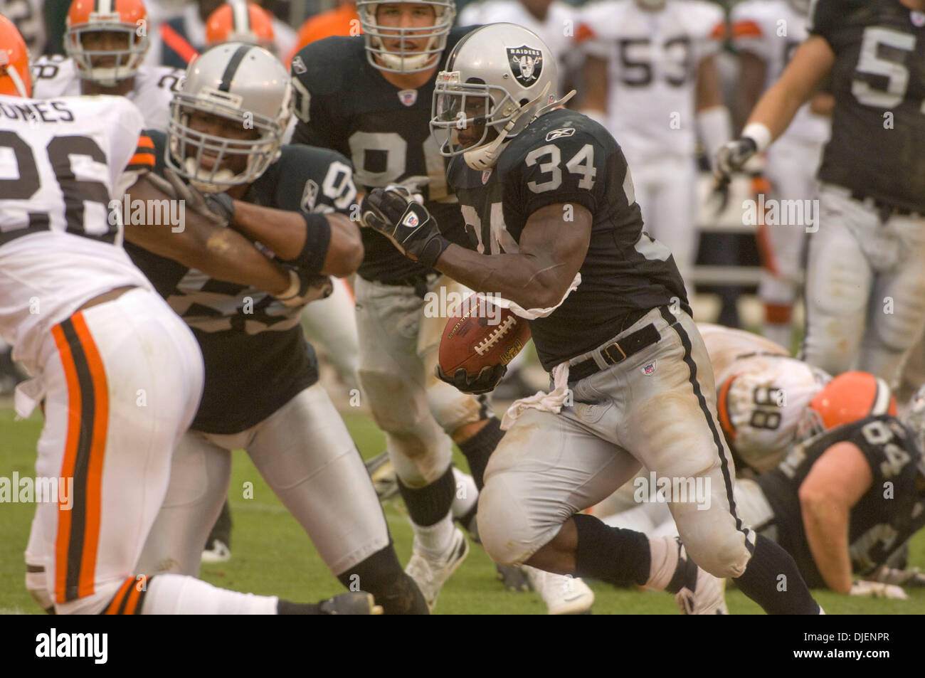 Sep 23, 2007 - OAKLAND, CA, USA - Oakland Raiders running back LAMONT ...