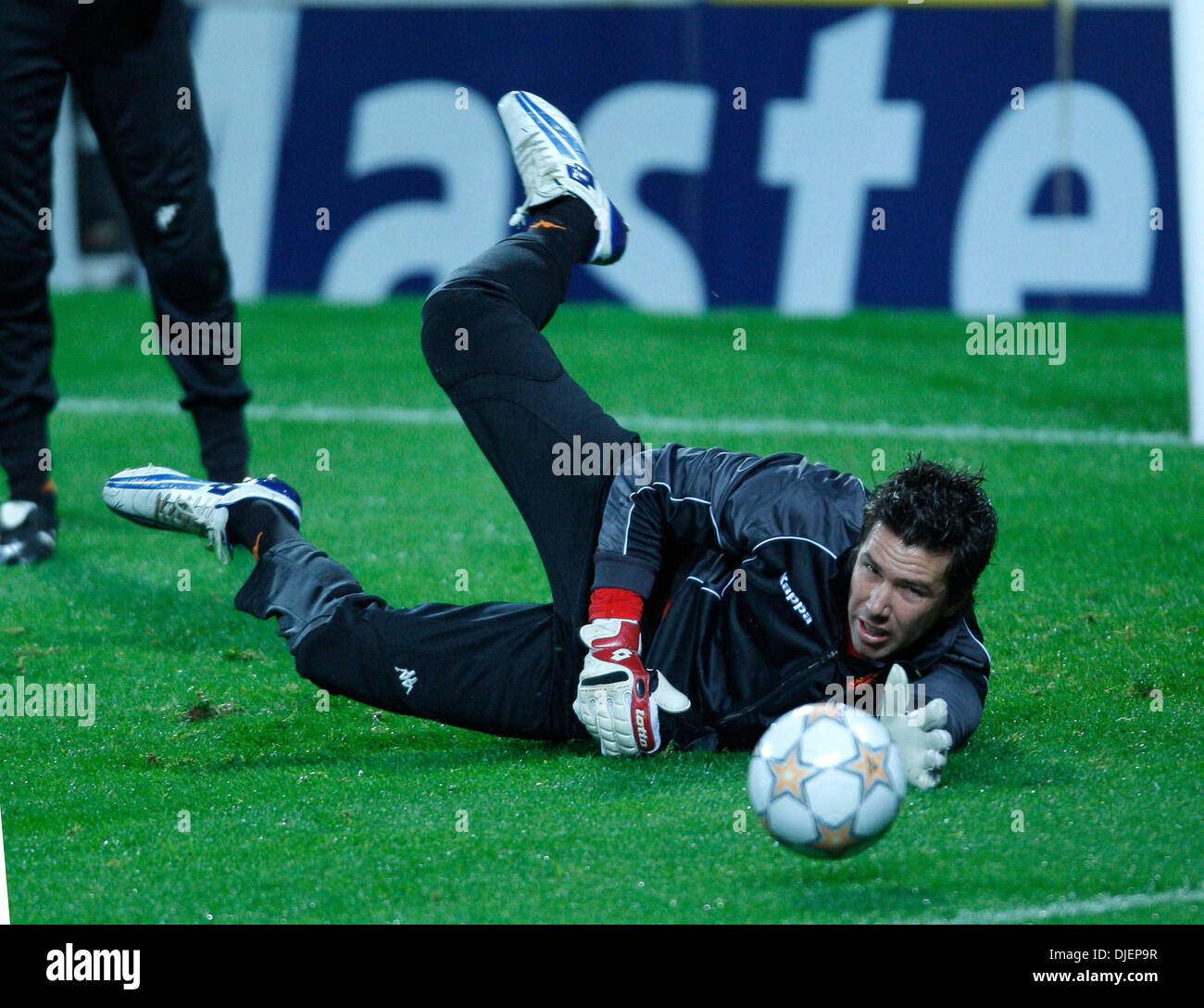 Roma goalkeeper hi-res stock photography and images - Alamy