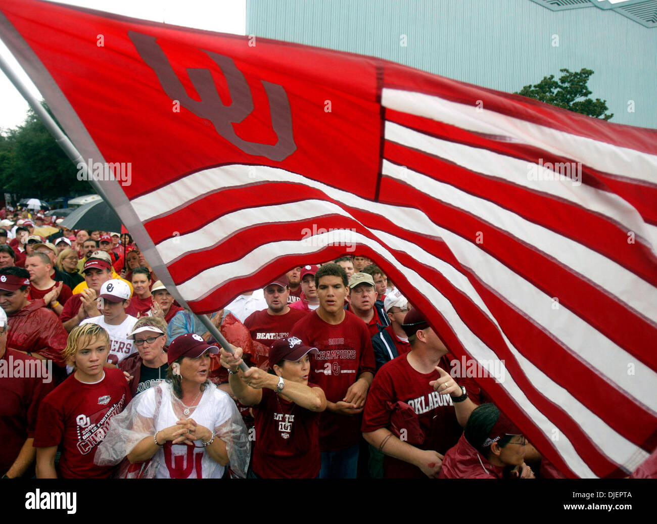 Oct 06, 2007 - Dallas, Texas, USA - NCAA Big 12 Football: Sooner fan ...