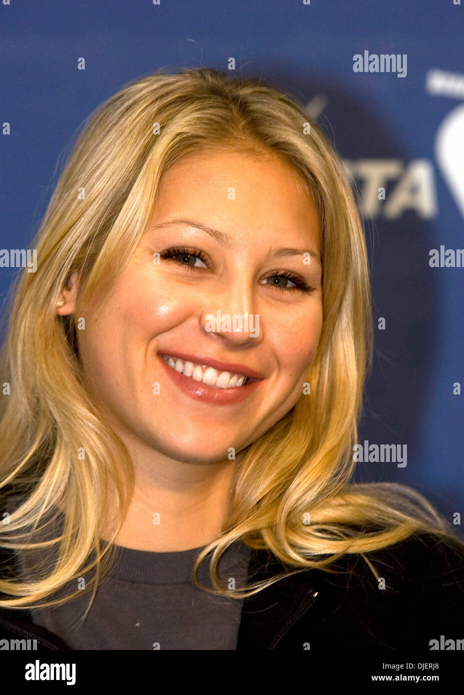 The smash hits annual hi-res stock photography and images - Alamy