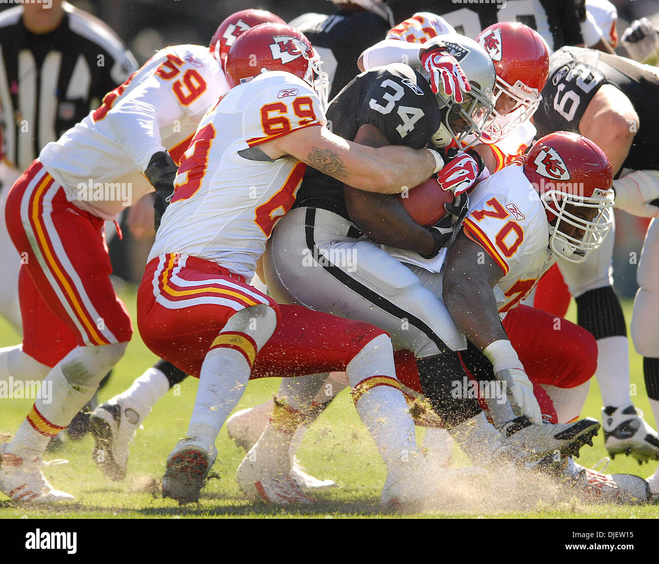 Oakland raiders running back lamont hi-res stock photography and images ...