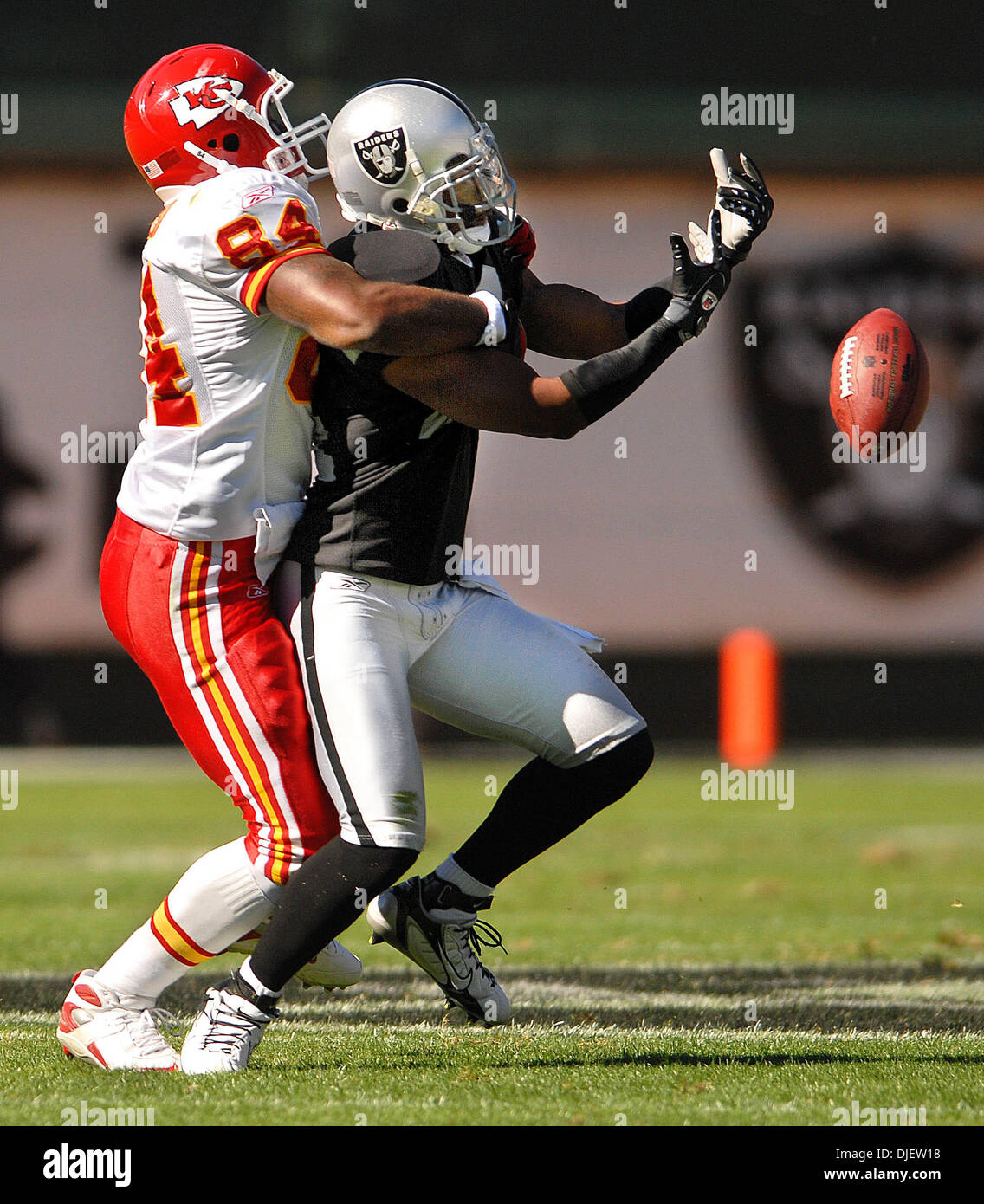 October 21st, 2007 - Oakland, CA, USA - Raiders Ryan Huff breaks up a ...