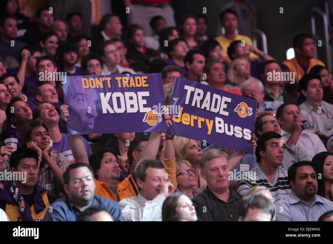 Lakers fans los angeles hi-res stock photography and images - Alamy