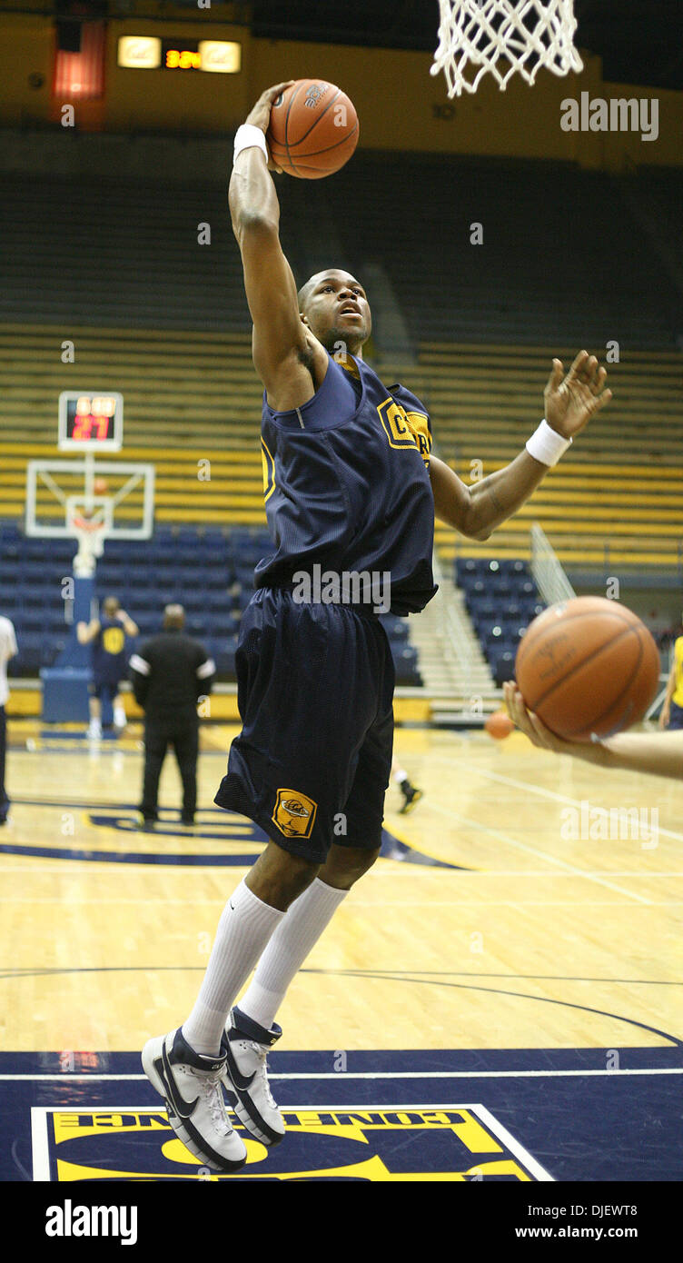 October 31st, 2007 - Berkeley, CA, USA - Cal center Devon Hardin lays ...