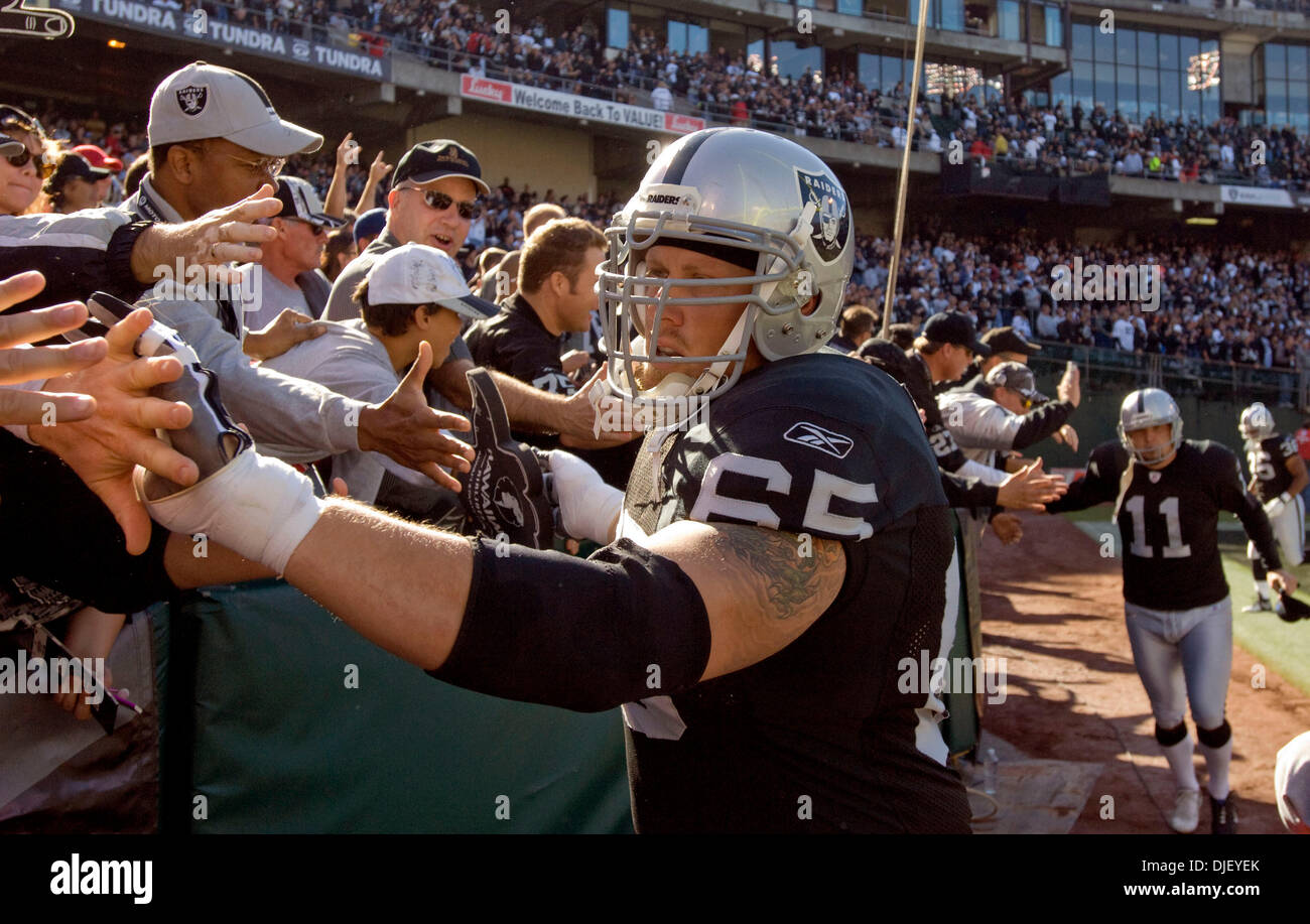 Nov 11, 2007 - OAKLAND, CA, USA - Oakland Raiders offensive tackle ...