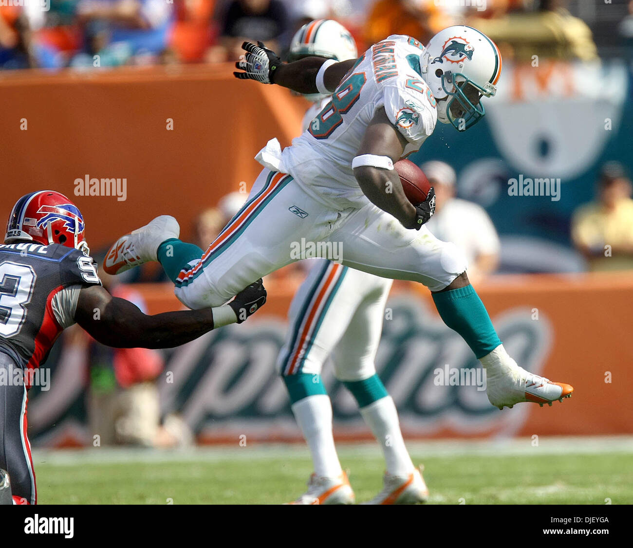 Back post defender hi-res stock photography and images - Alamy