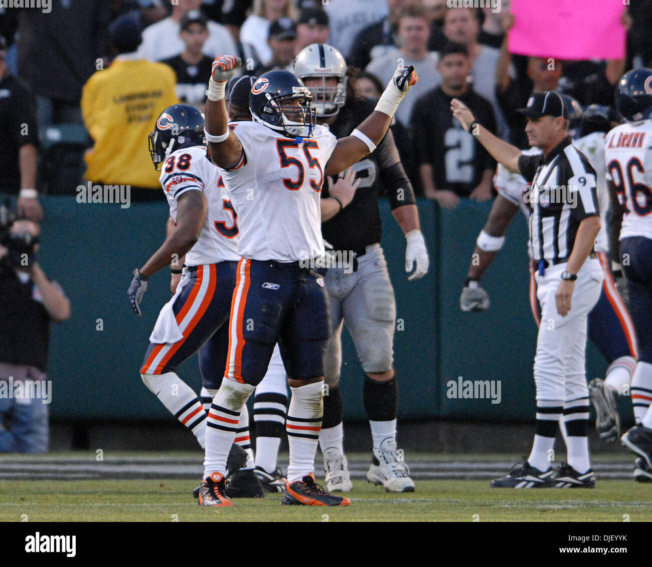 Chicago bears linebacker lance briggs hi-res stock photography and ...