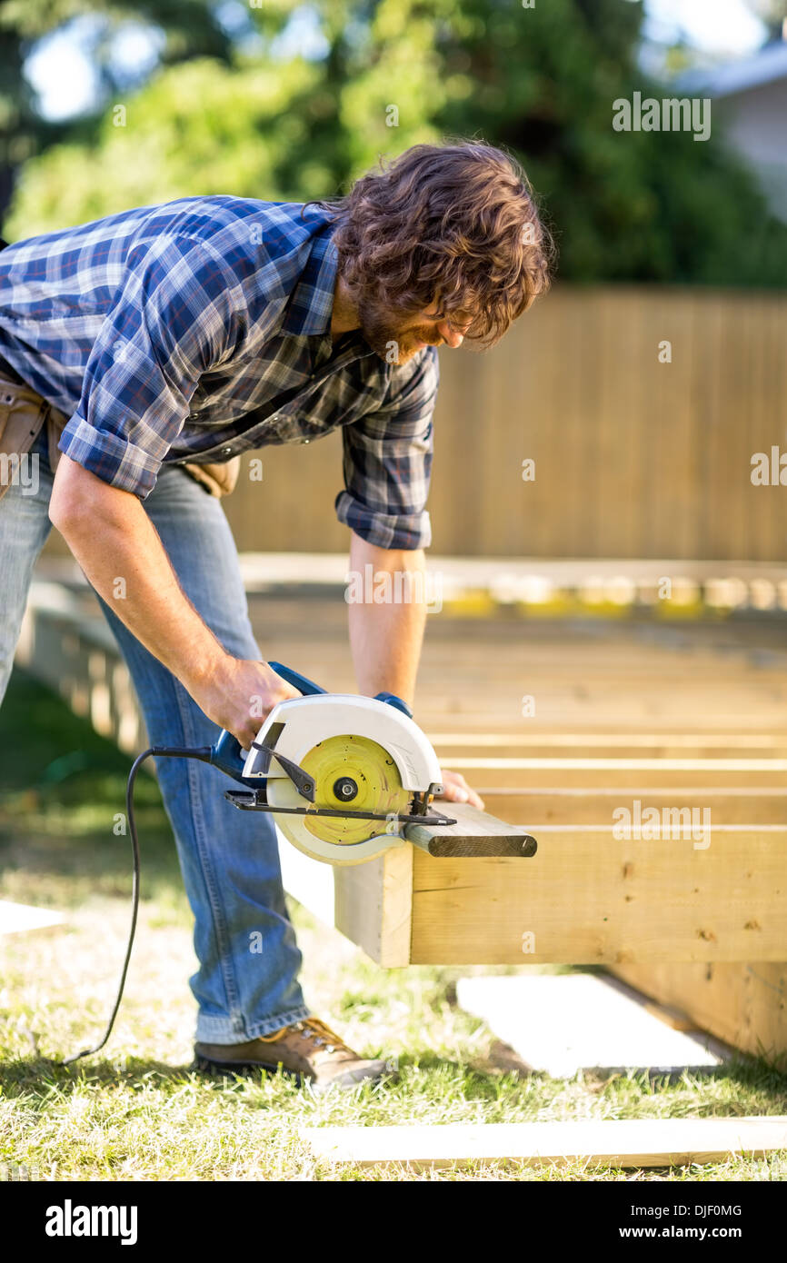Carpenter Using Circular Saw Stock Photo - Alamy