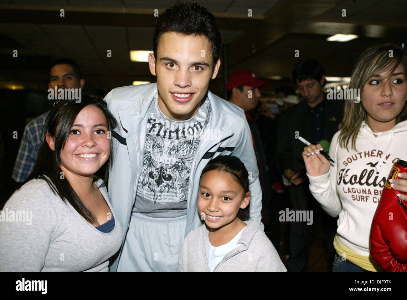 Julio cesar chavez sr fight hi-res stock photography and images - Alamy