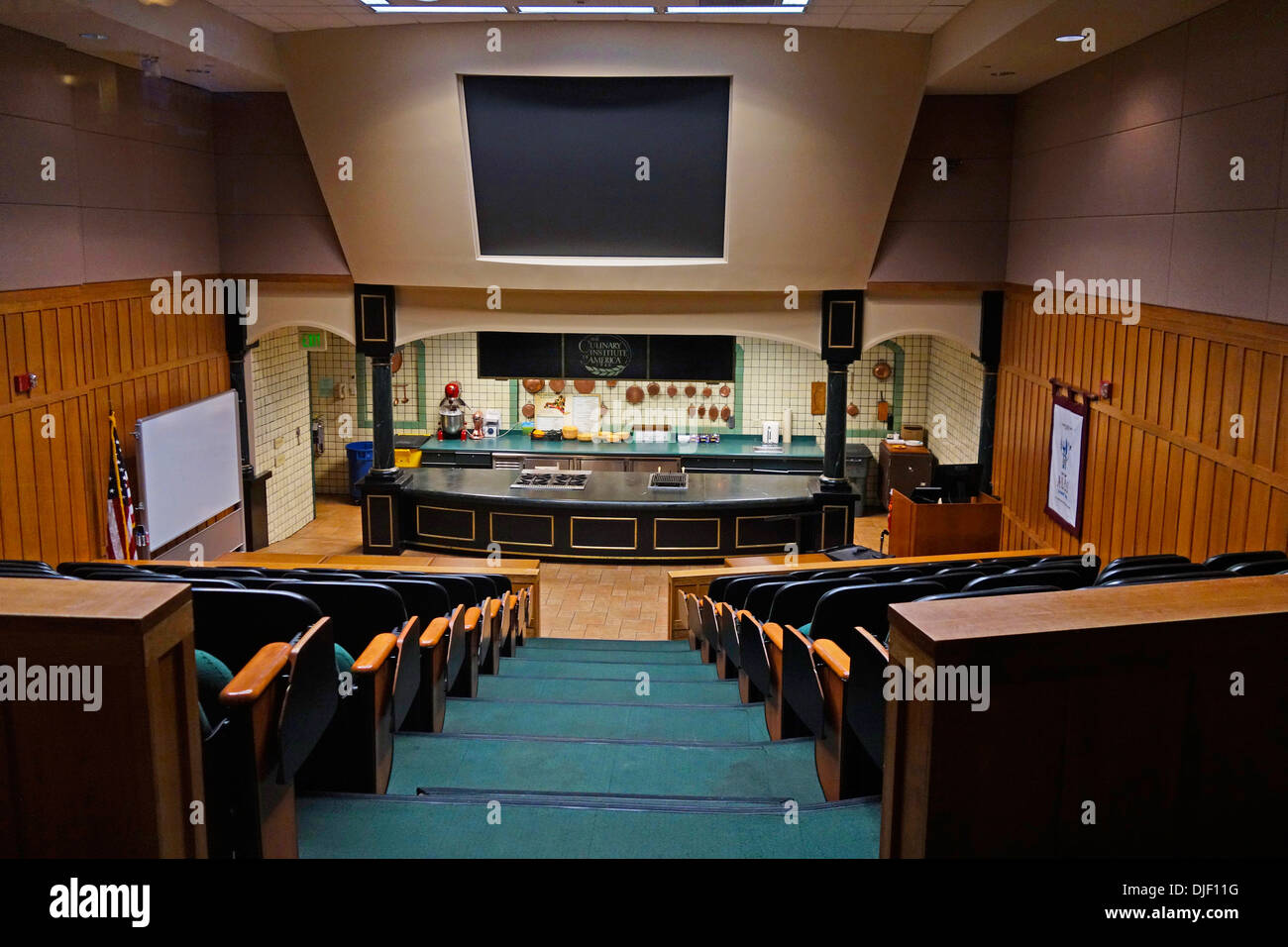 Chef cooking demonstration campus hi-res stock photography and images ...