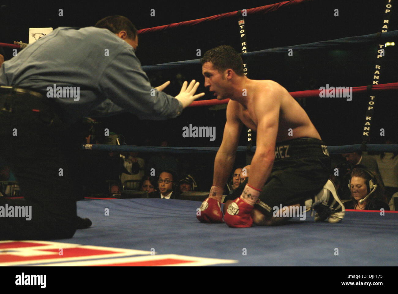 Julio cesar chavez boxing hi-res stock photography and images - Alamy