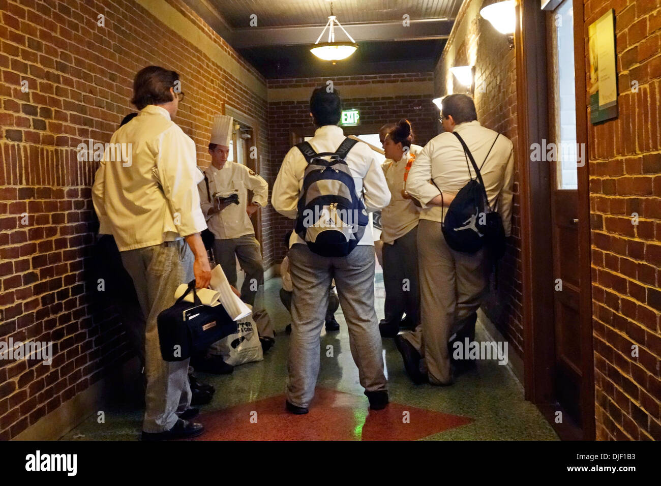 Group students culinary school cooking hi-res stock photography and ...