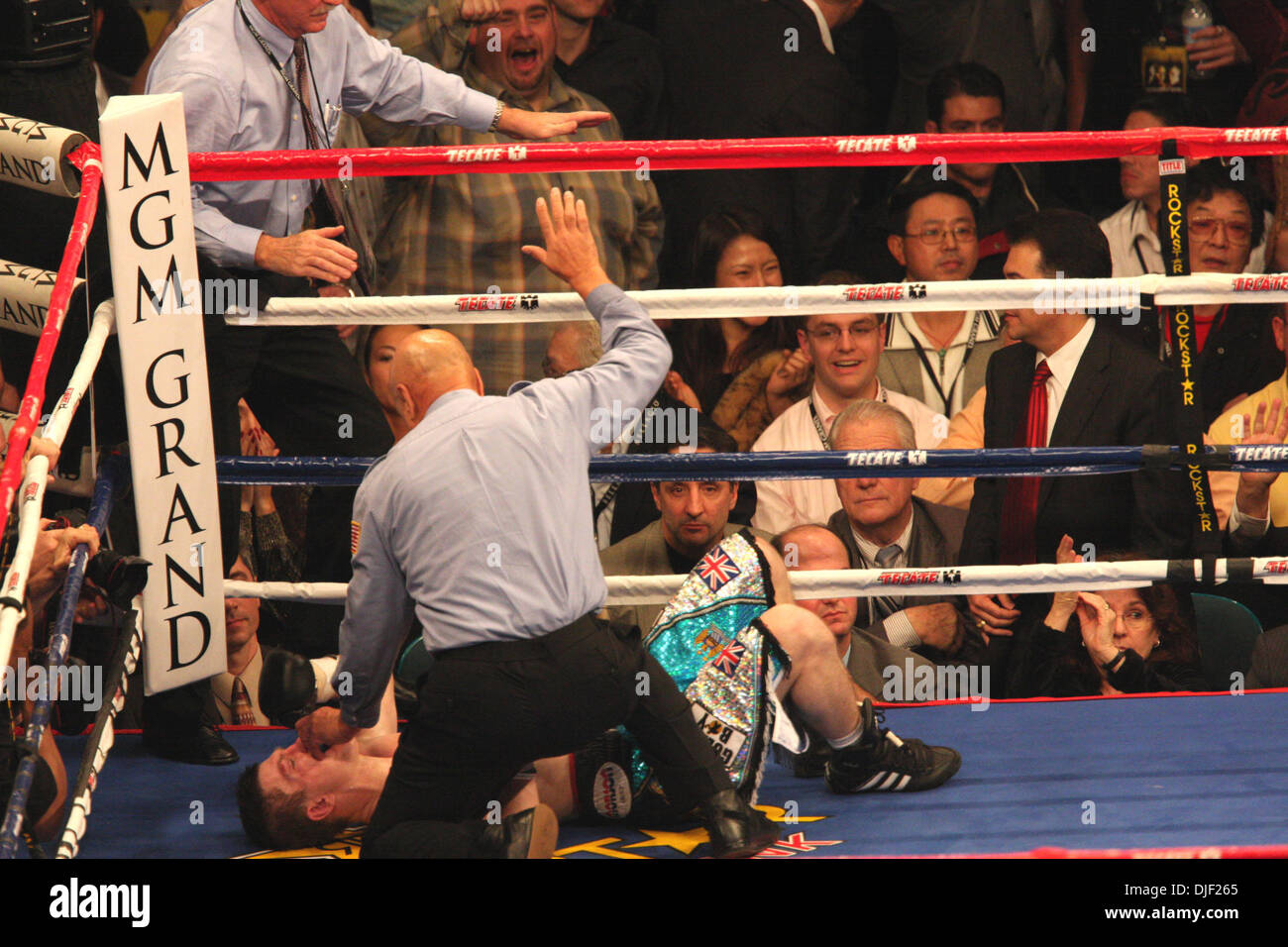 Boy boxing knocked out hi-res stock photography and images - Alamy