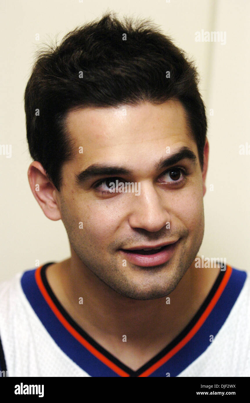 Knicks fan hi-res stock photography and images - Alamy