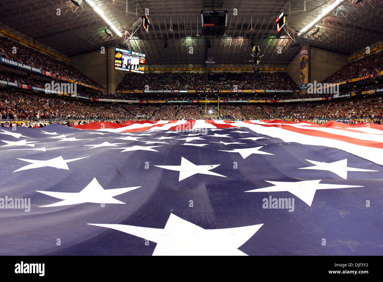 Dec 29, 2007 - San Antonio, Texas, USA - An American flag is spred on ...