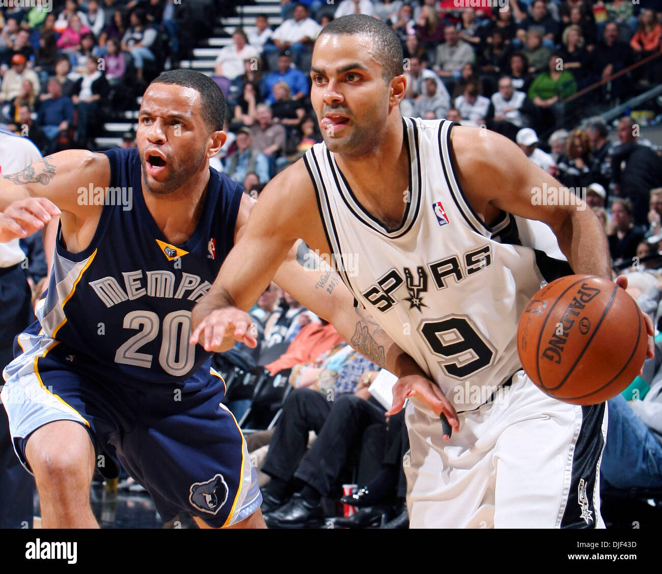 Dec 30, 2007 - San Antonio, Texas, USA - Spurs' TONY PARKER drives ...