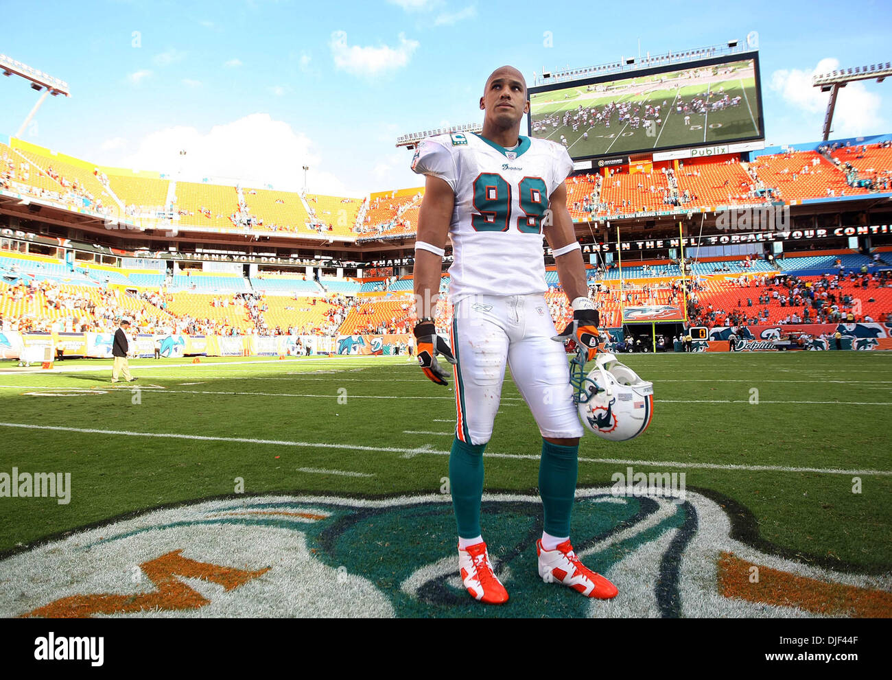 Defensive midfield hi-res stock photography and images - Alamy