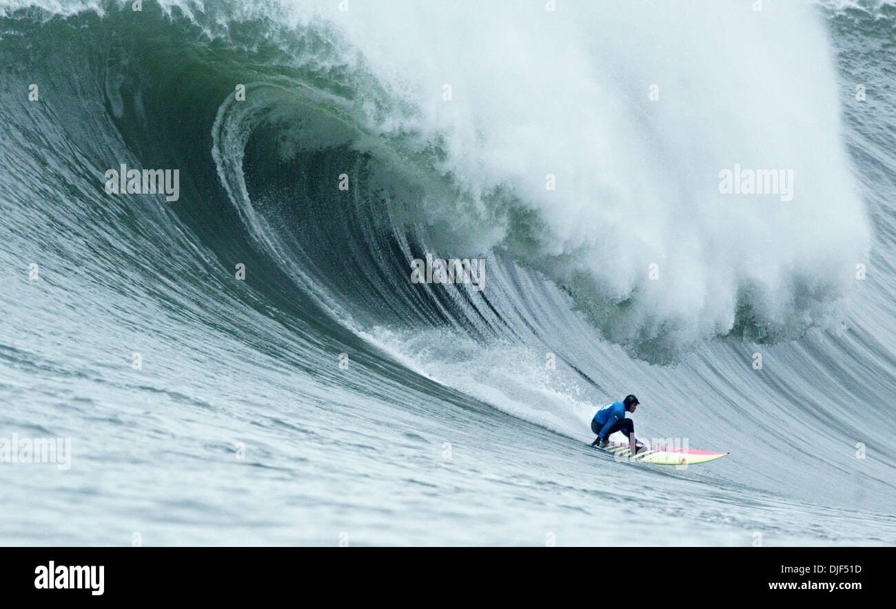 Bottom turn surf hi-res stock photography and images - Alamy