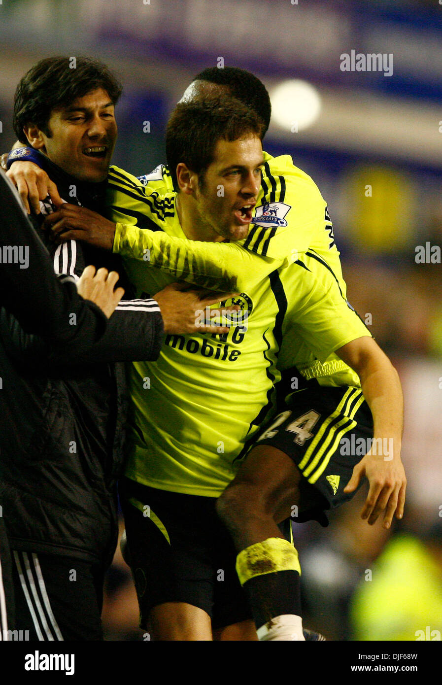 Chelsea's Joe Cole celebrates his goal (Credit Image: © PHOTOGRAPHER ...