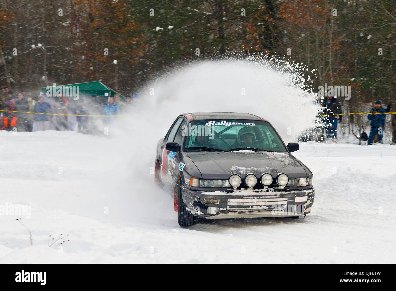 Rally car in snow hi-res stock photography and images - Alamy