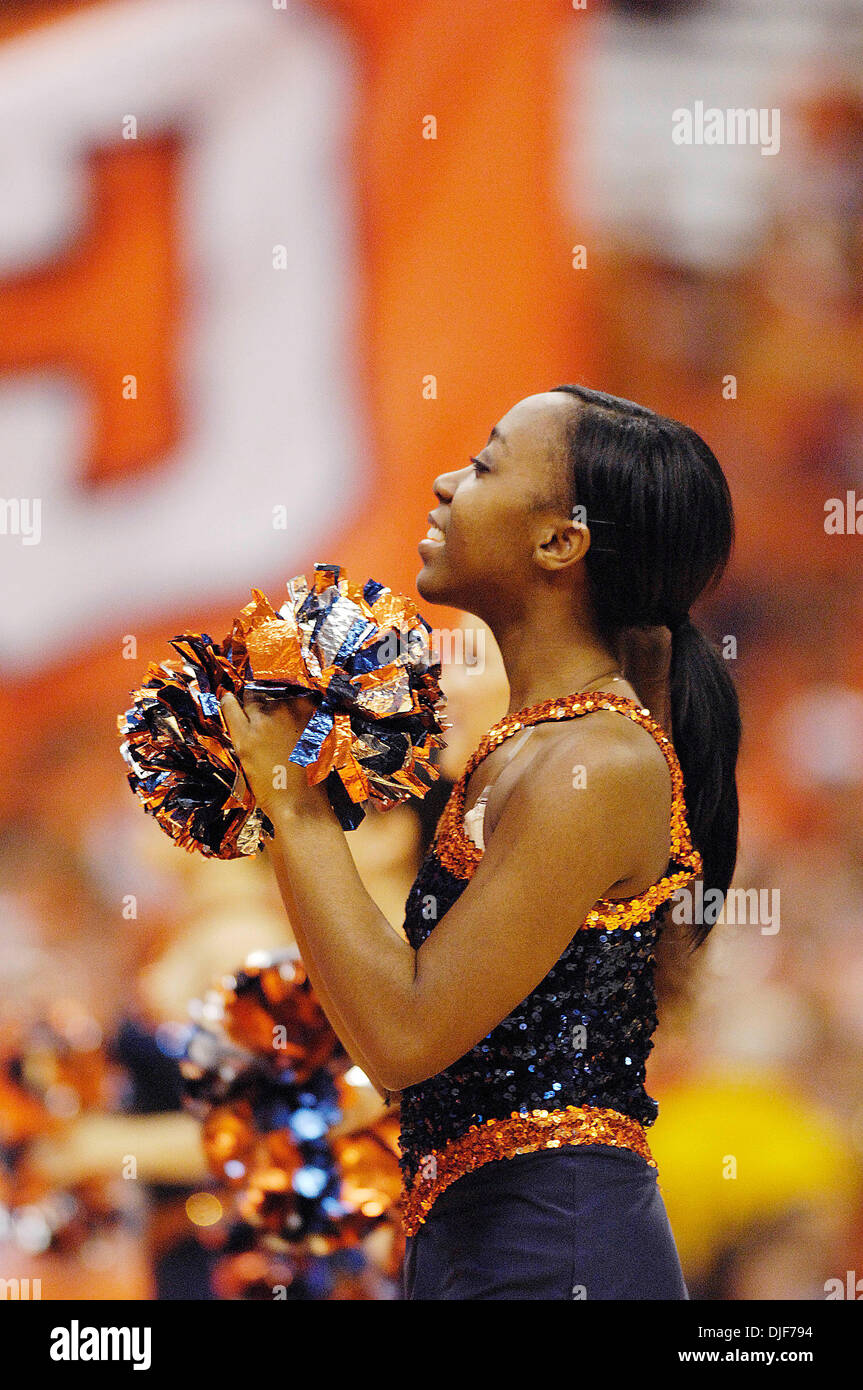 University dance team hi-res stock photography and images - Alamy