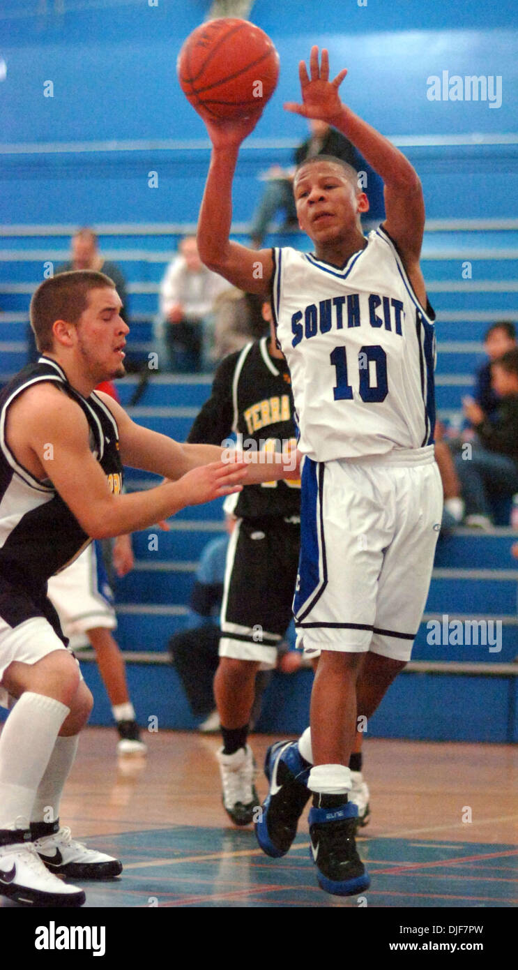 South San Francisco High School athlete Benjamin Perry makes a pass ...