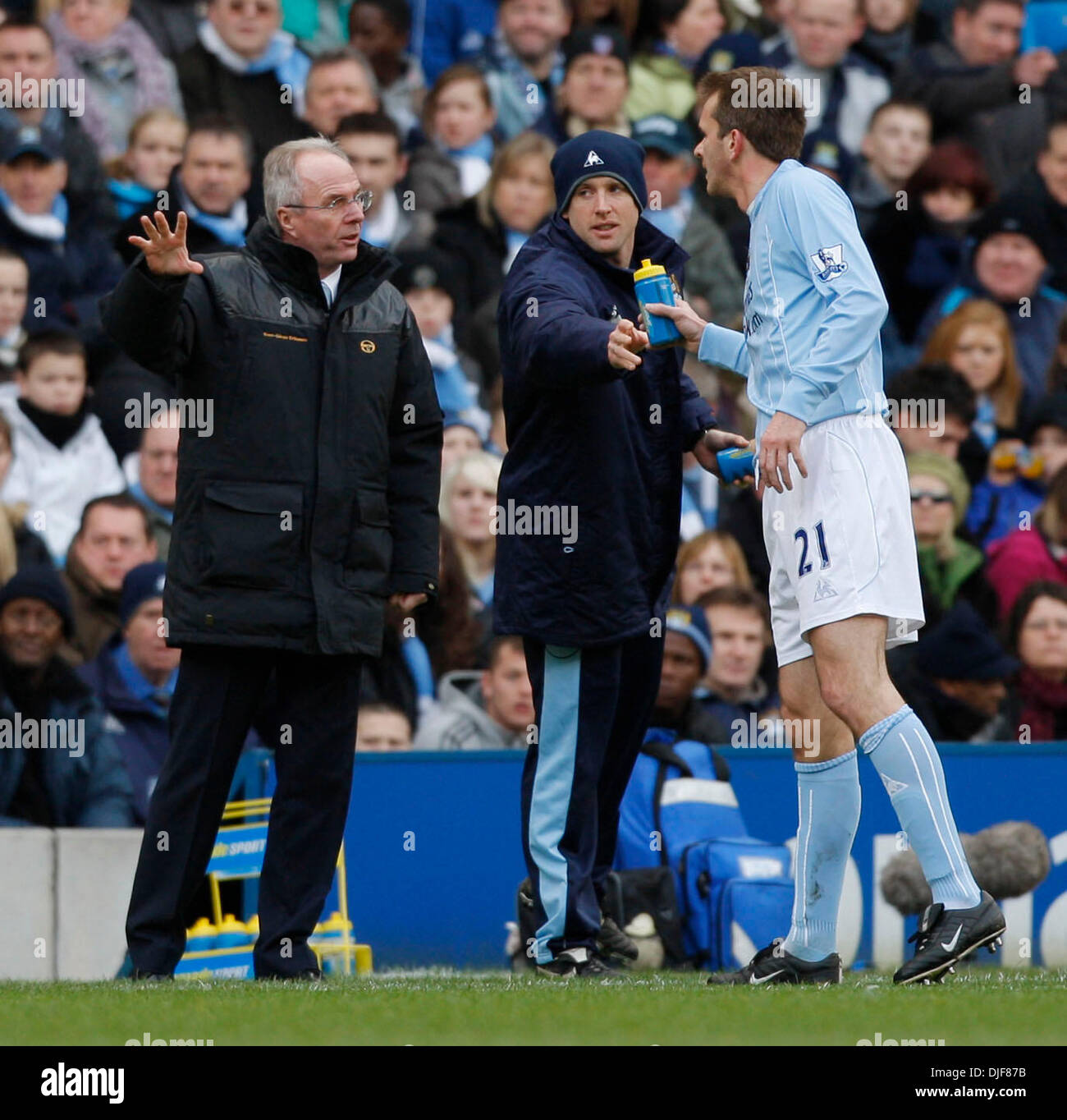 Sven Goran Eriksson Manchester City manager watches the match talks to ...