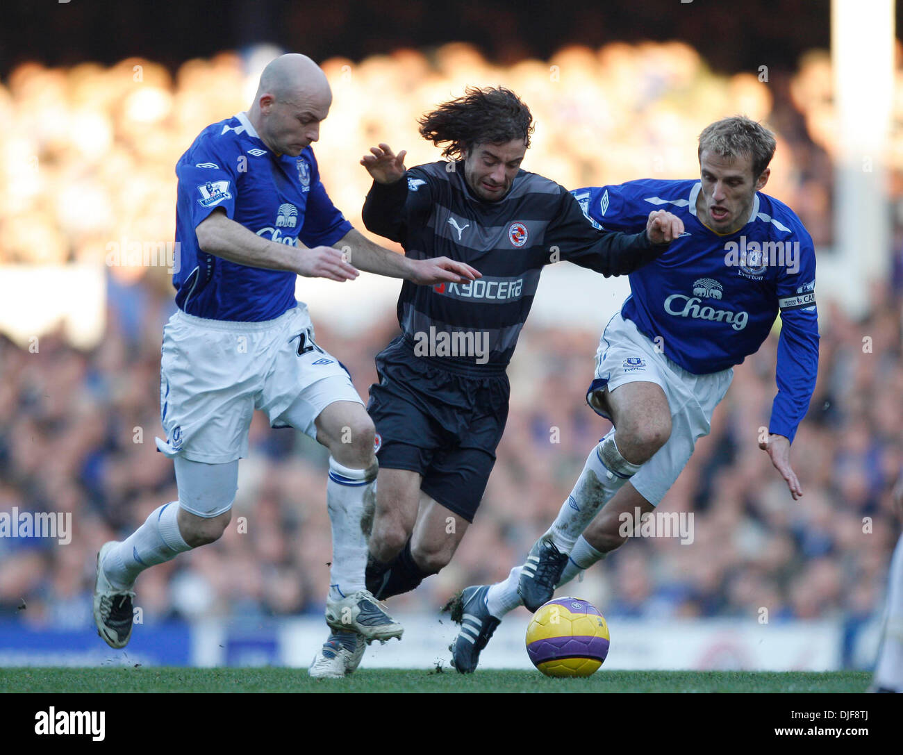 Stephen Hunt of Reading bursts through Lee Carsley and Phil Neveile of ...