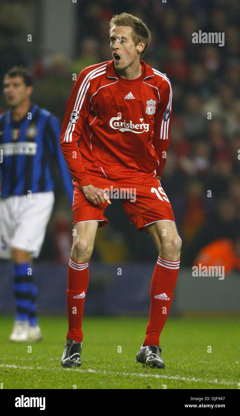 Liverpools peter crouch hi-res stock photography and images - Alamy