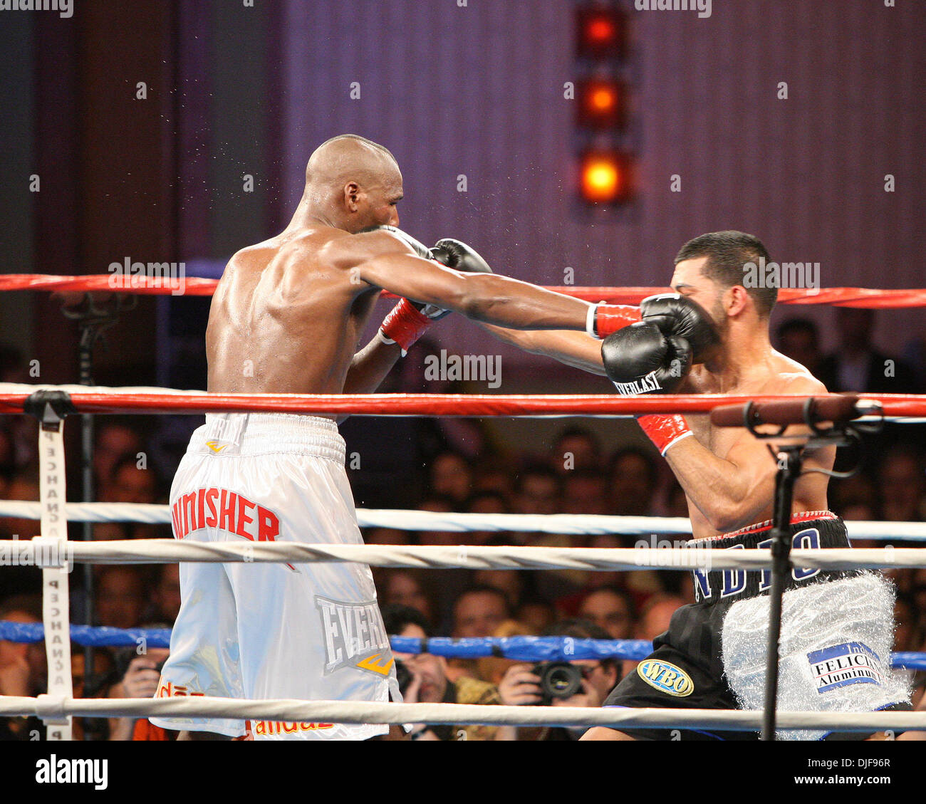 Hbo world championship boxing hi-res stock photography and images - Alamy
