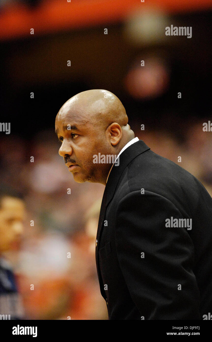 John thompson basketball hi-res stock photography and images - Alamy