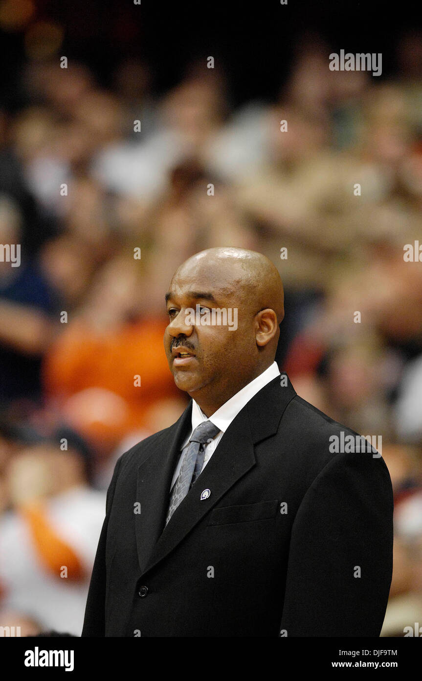 John thompson basketball hi-res stock photography and images - Alamy