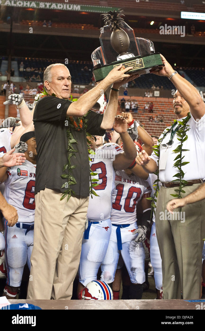 SMU coach June Jones accepts the 2009 Sheraton Hawaii Bowl trophy. The ...