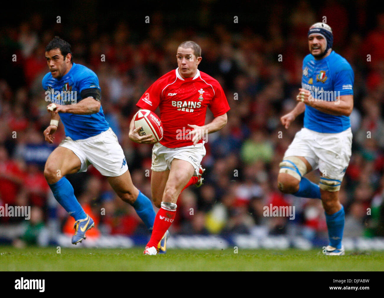 Shane Williams of Wales finds space (Credit Image: © PHOTOGRAPHER/Cal ...